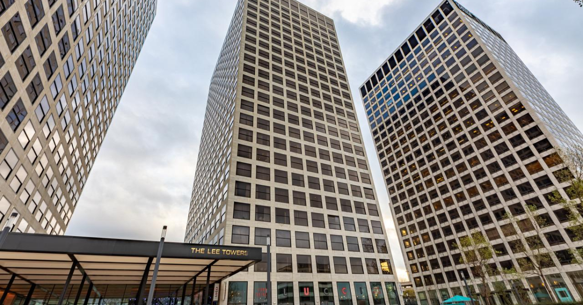 Lee Towers opent The Lee Towers | Kroon & de Koning